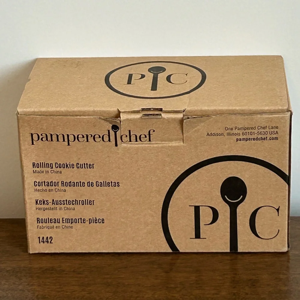 Pampered Chef | Kitchen | Pampered Chef Rolling Cookie Cutter 442 ...